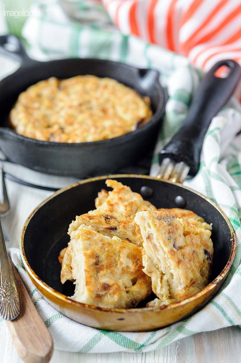 Matzo Brei - fried matzo and eggs for Passover - Imagelicious.com